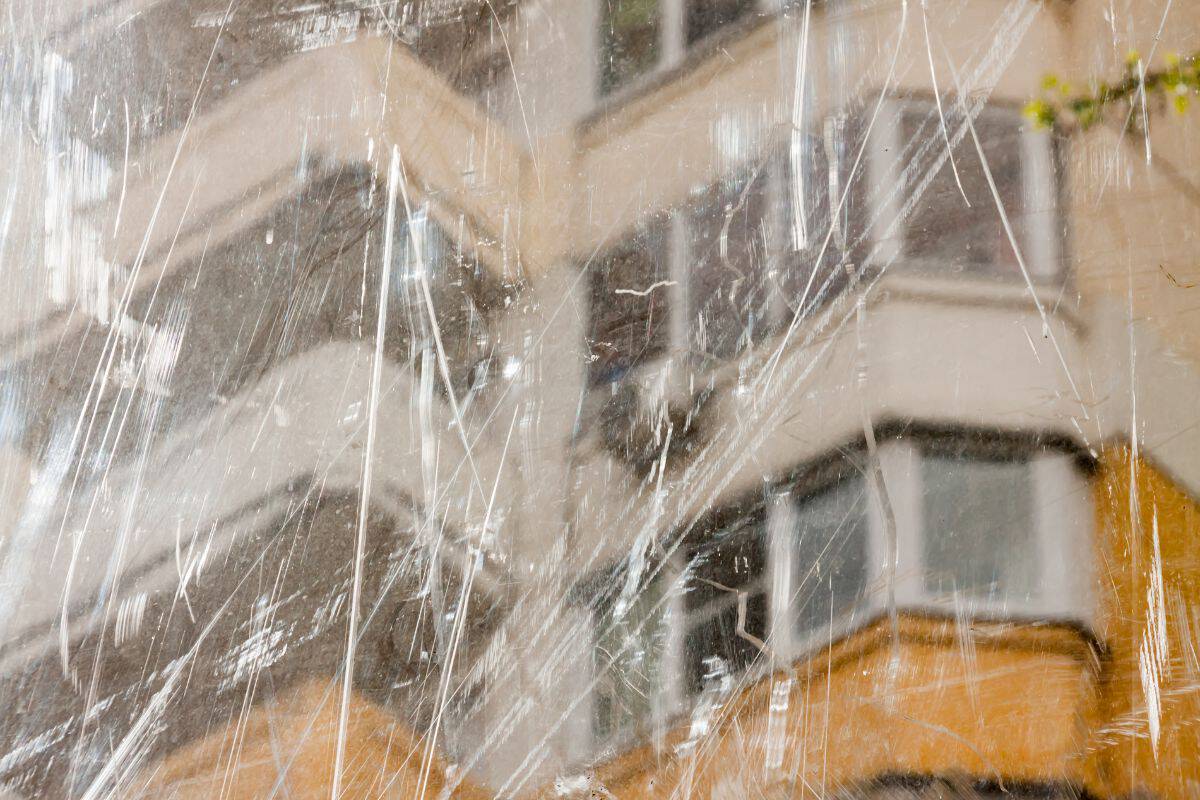 4 Methods for How to Remove Scratches from Glass Windows - Glass West